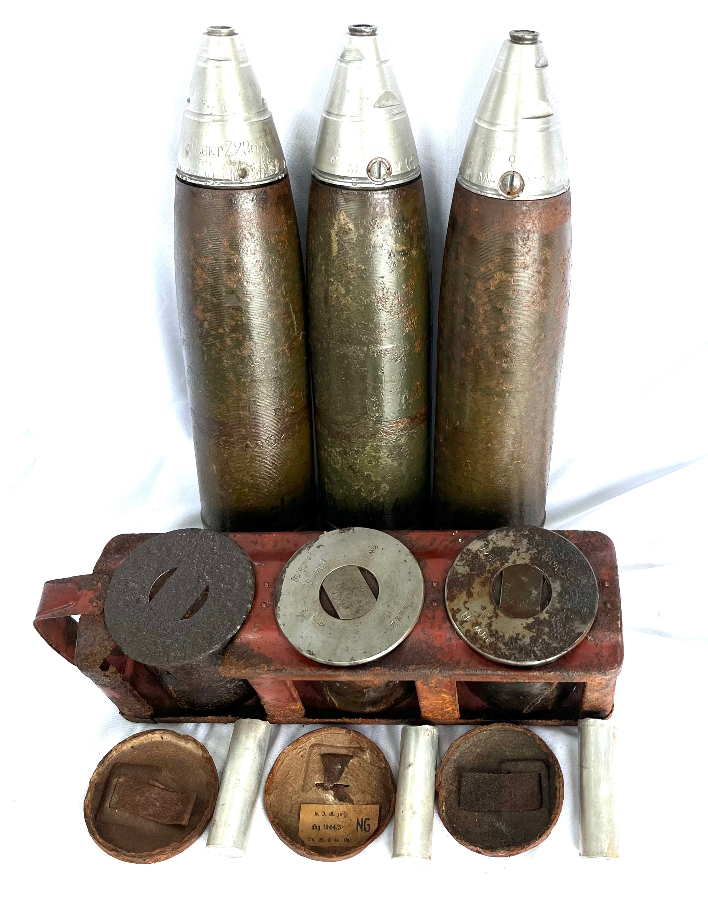 WW2 3x 75mm leichtes le.IG set with Shell Cases, Shell Case Carrier, D ...